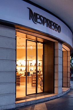 "From Earth to Earth" : Nespresso redéfinit le recyclage du marc de ...